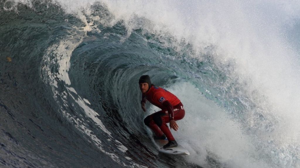 Scotland the wave: Thurso to host UK surfing contest - BBC News
