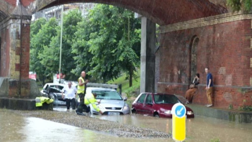 Flash flooding hits eastern England - BBC News