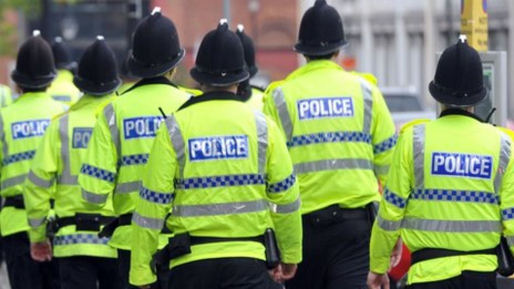 Nottinghamshire Police told to improve budget cut plans - BBC News