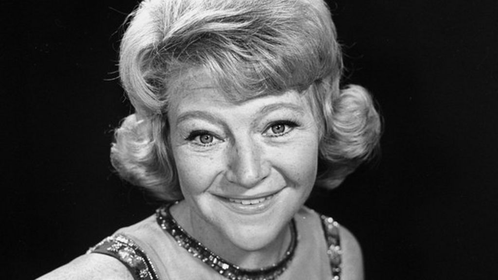 Obituary: Dora Bryan - BBC News