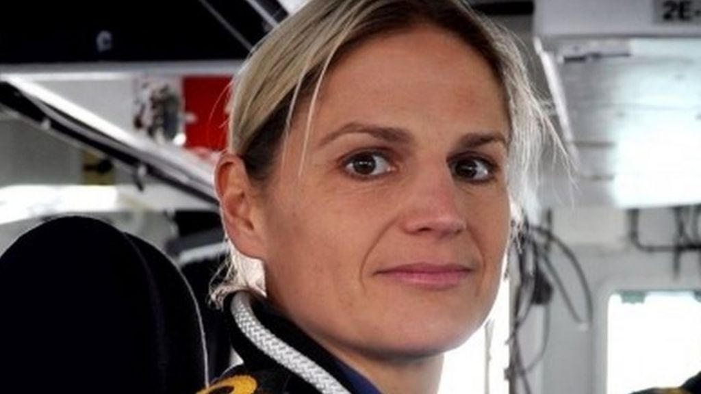 Navy commander faces affair claims - BBC News