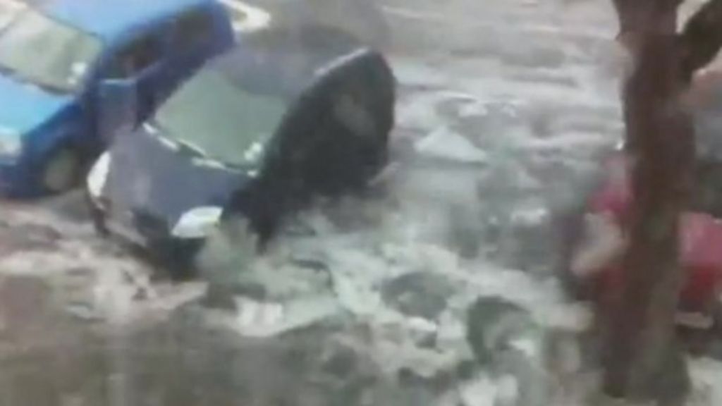 Southern England hit by extreme weather conditions - BBC Newsround