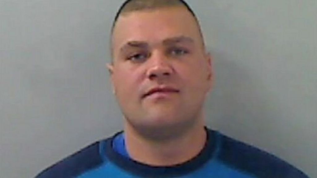 Killer driver Ashley Lindo jailed after police pursuit - BBC News