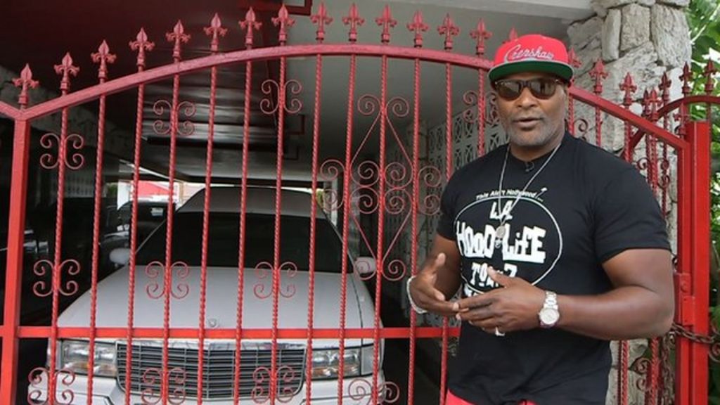 Compton tour guide Hodari Sababu shows off city's history - BBC News