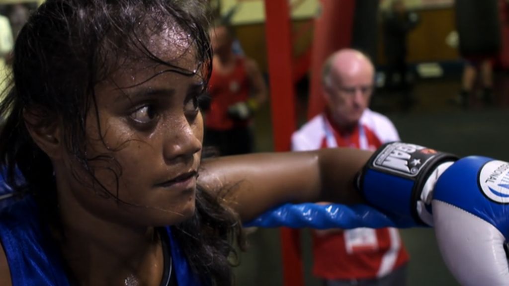 Glasgow 2014: Kiribati's boxing rookie makes debut - BBC Sport