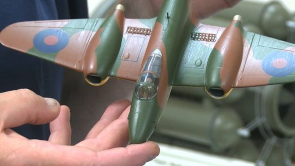 Leicestershire veterans remember Britain's first jet fighter - BBC News
