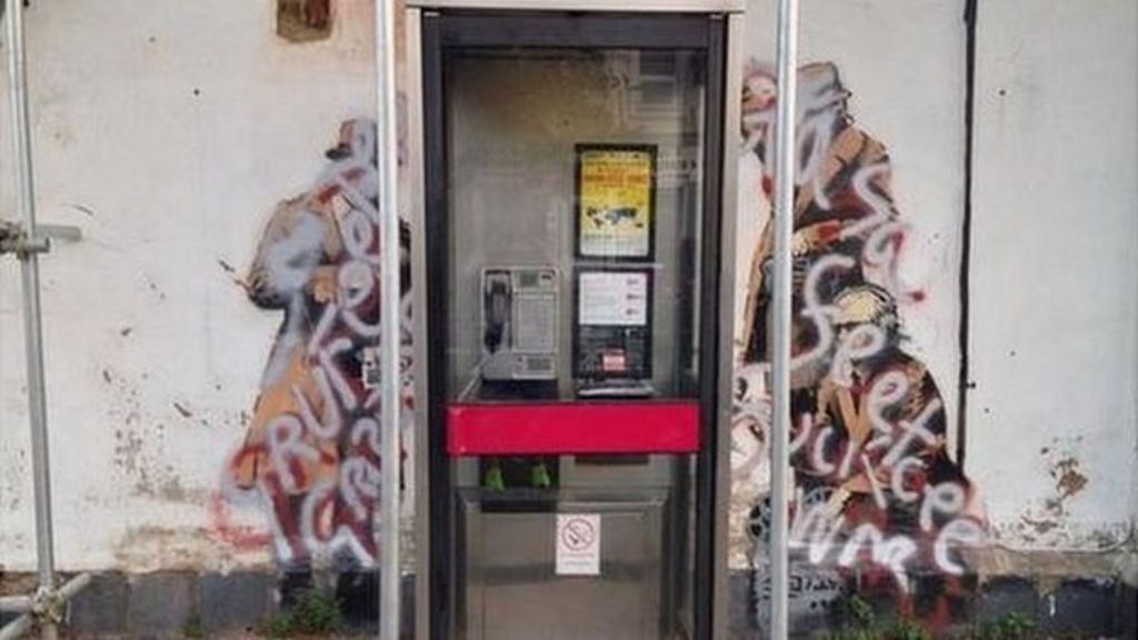 Cheltenham Banksy 'Spy Booth' artwork defaced - BBC News