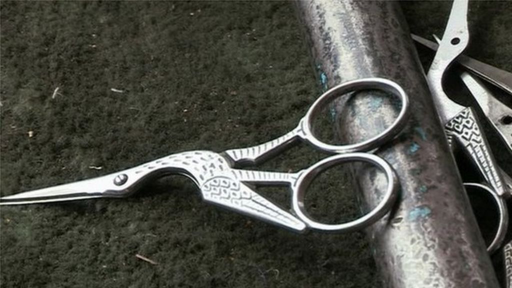The disappearing art of making scissors by hand - BBC News