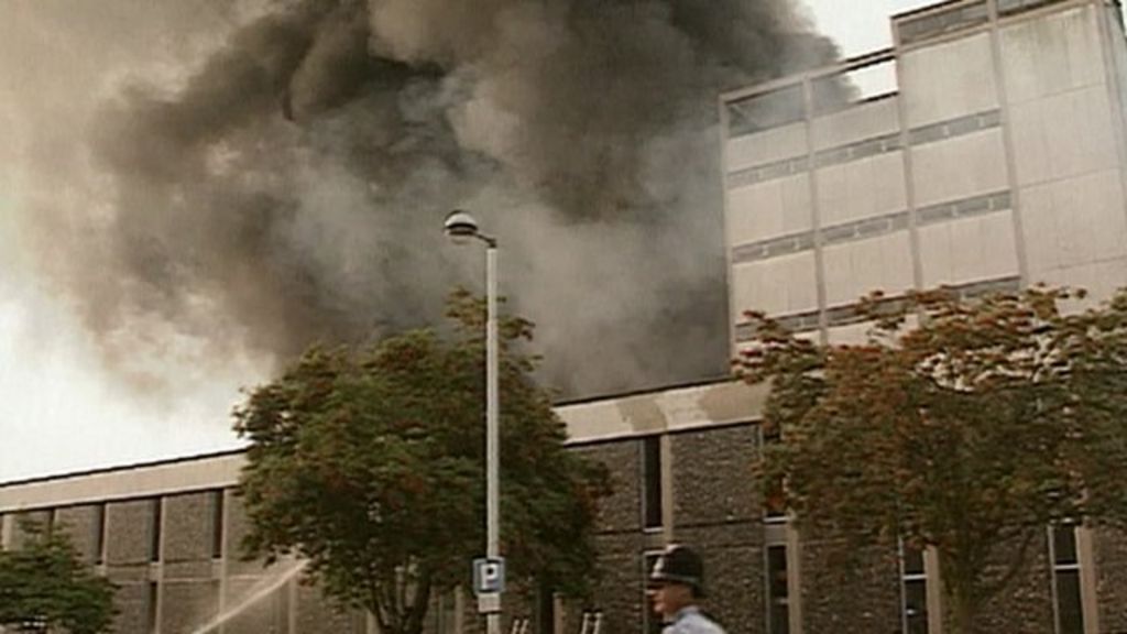 Norwich Central Library blaze remembered 20 years on - BBC News