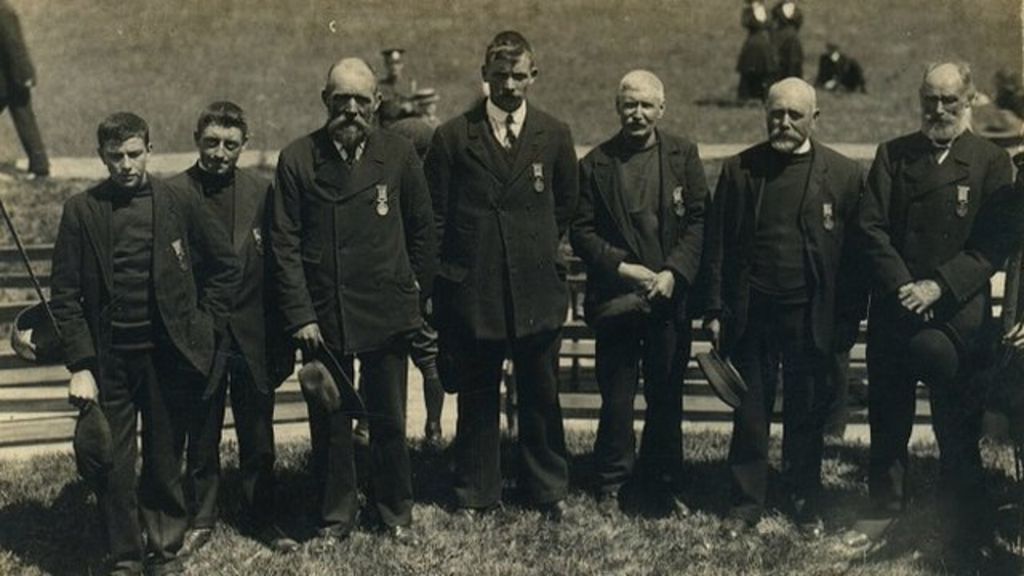 The WW1 Isle of Man fishermen who were Lusitania heroes - BBC News