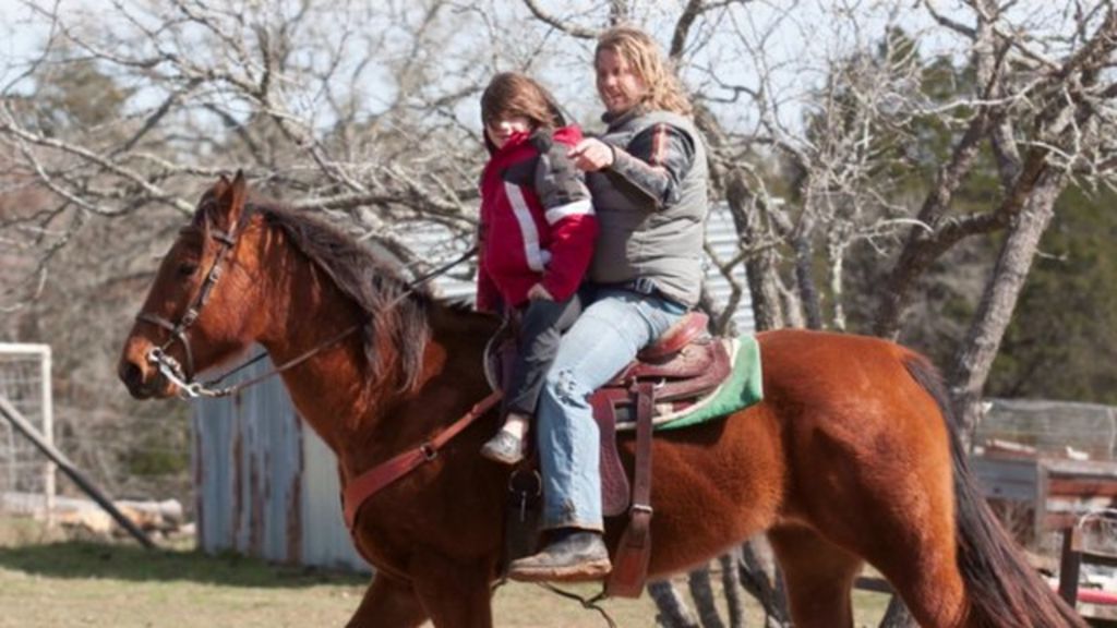 The Horse Boy Foundation: 'Horses can help autistic children' - BBC News