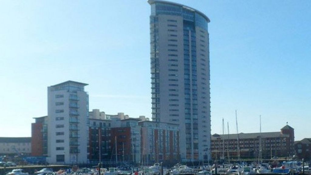 Meridian Tower: Man told not to leave flat during incident - BBC News