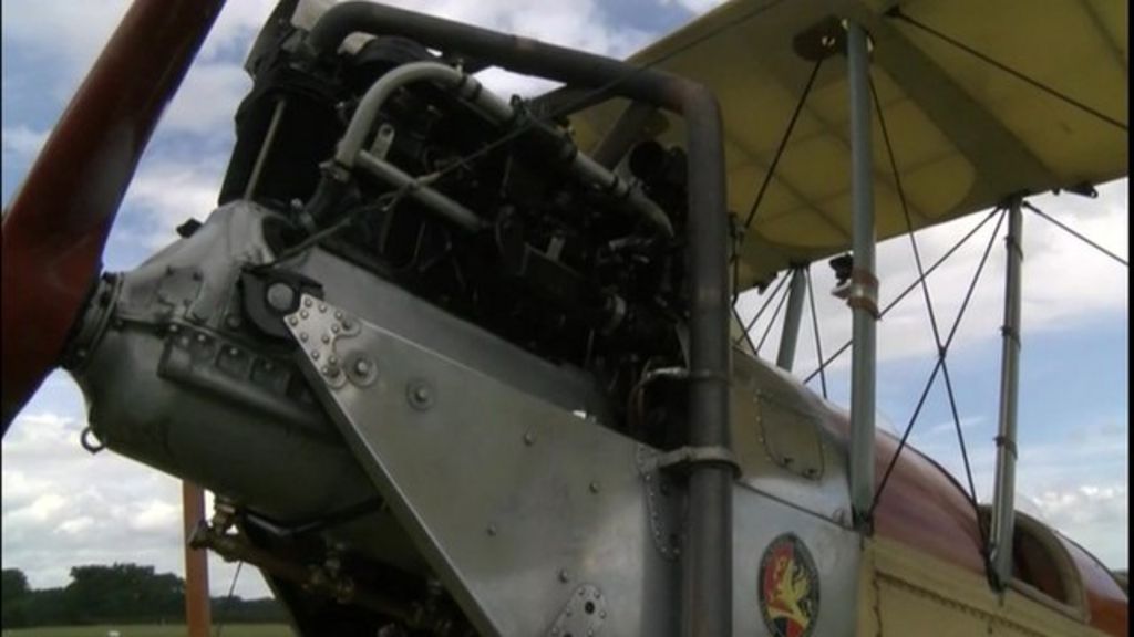 WW1: BE2 biplane replica lands at Headcorn airfield - BBC News
