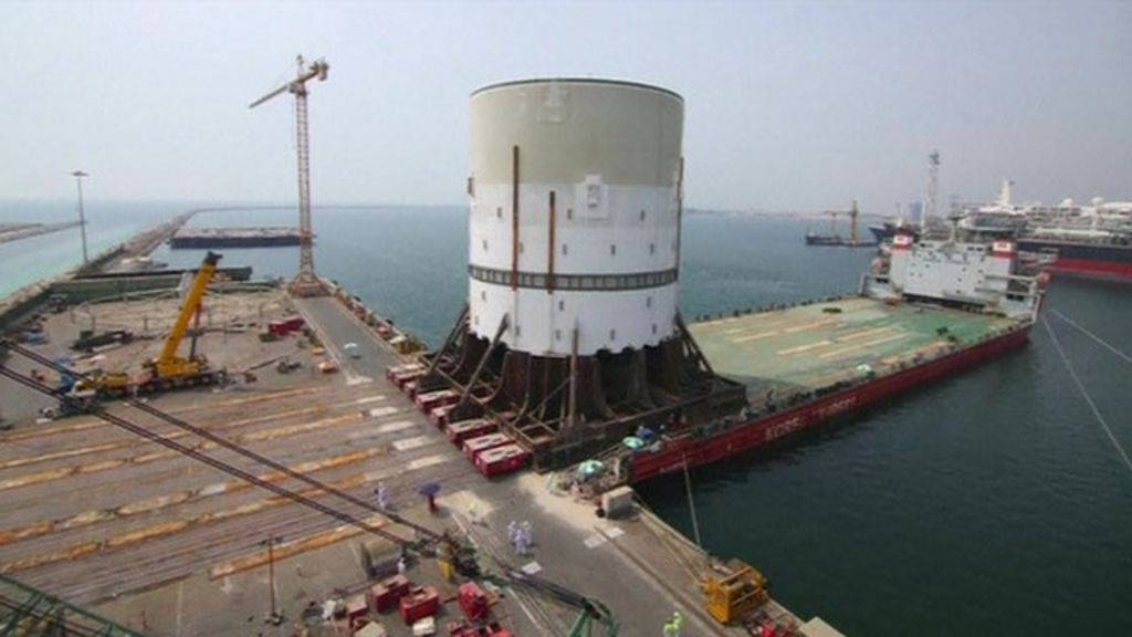 Part of world's biggest turret sets sail from Dubai - BBC News