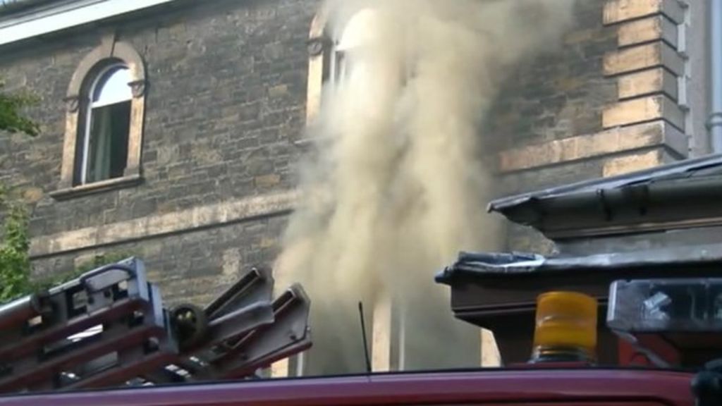 Pontypool charity shop fire investigated - BBC News