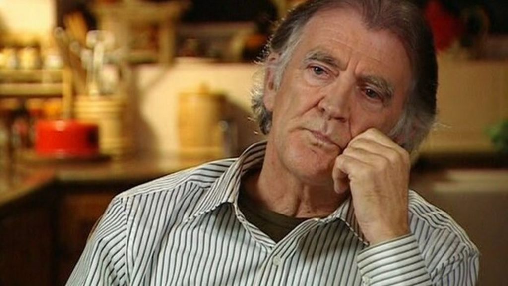 Gerry Anderson: Tributes paid to broadcaster - BBC News