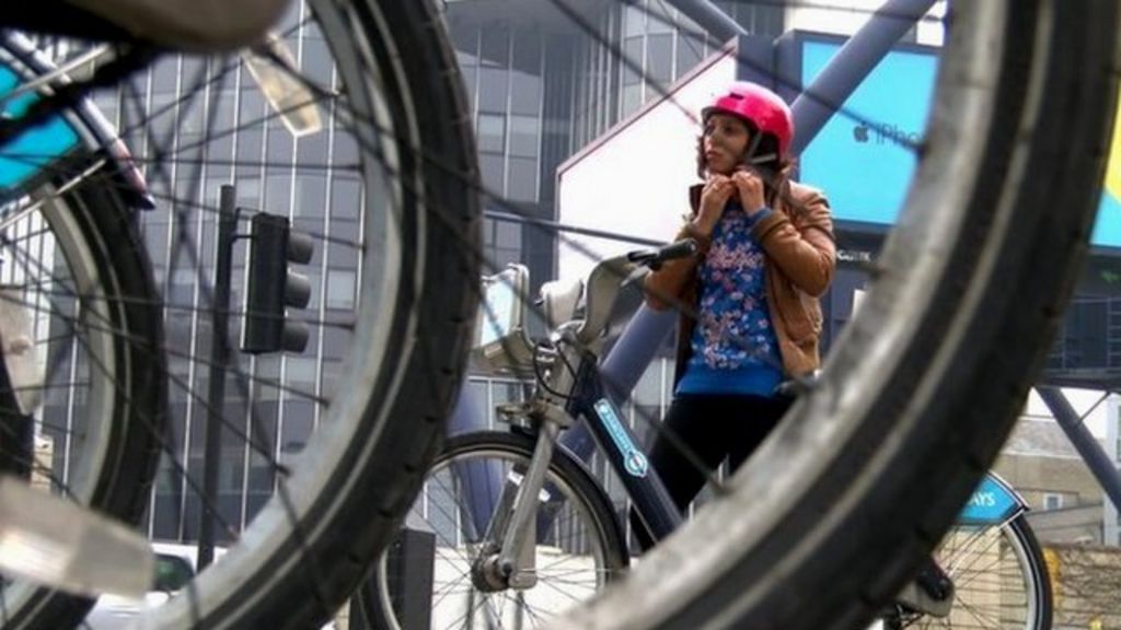 Life on two wheels: Being a cyclist in London - BBC News