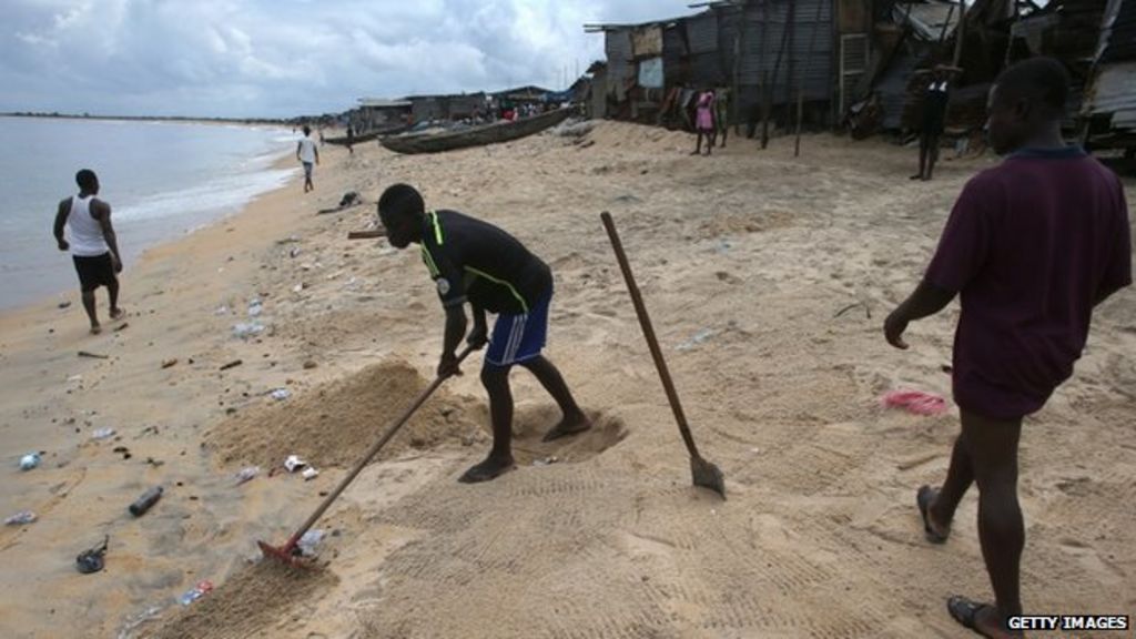 Ebola Crisis Liberian Troops Impose Slum Quarantine Bbc News