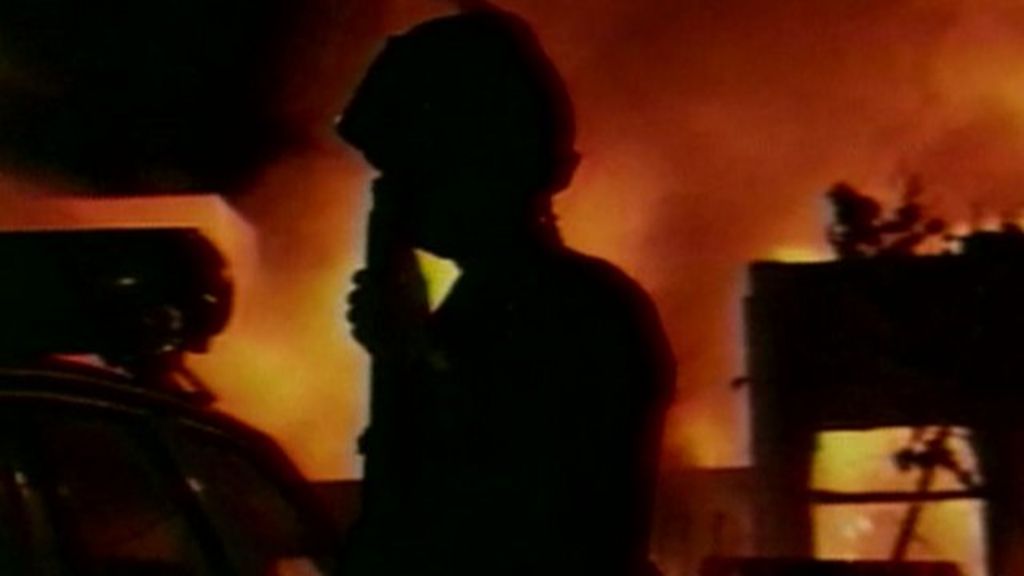 How 1992 riots changed LA police - BBC News