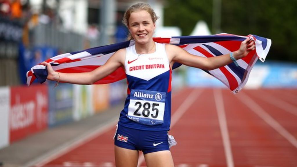 Teenager Maria Lyle wins second gold in 200m - BBC Newsround