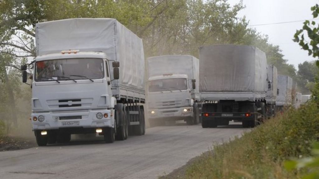 Ukraine crisis: Russian lorries leave as Merkel visits - BBC News