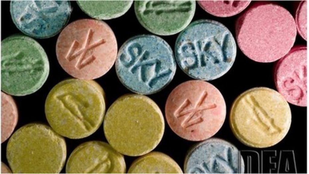 Belfast: Ecstasy and cannabis worth £40,000 is seized - BBC News