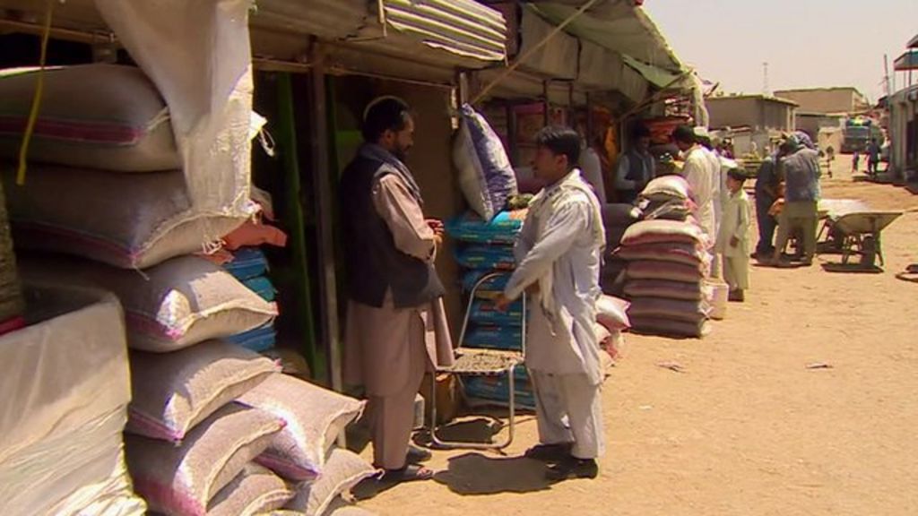 Afghan economy struggles amid political turmoil - BBC News