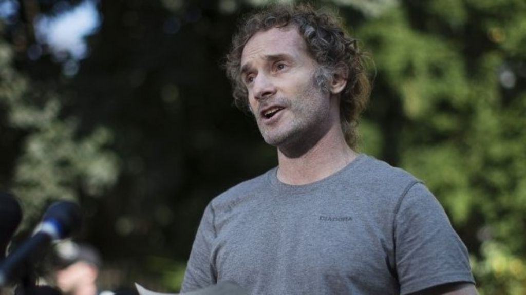 Freed journalist Peter Theo Curtis 'overwhelmed' - BBC News