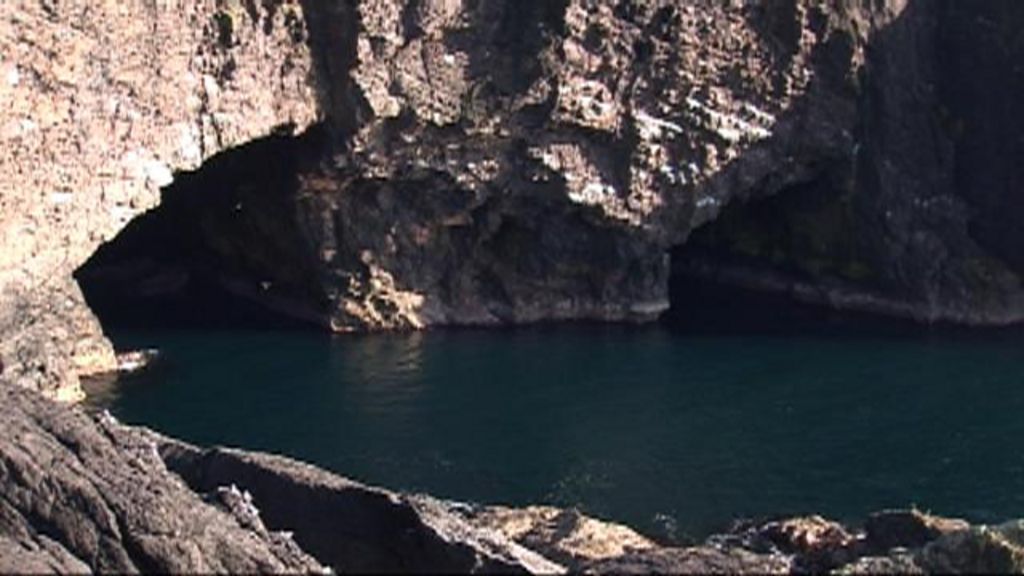 Eshaness sea cave is 'largest in Britain' - BBC News