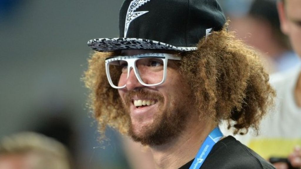 LMFAO singer hit with a glass in an Australian pub - BBC News