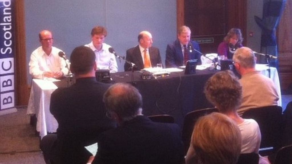 Independence debate in Inverness - BBC News