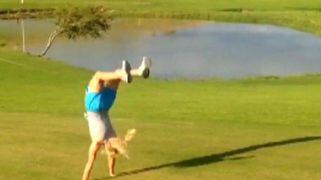 Golfer Carly Booth demonstrates her unusual warm-up - BBC Sport