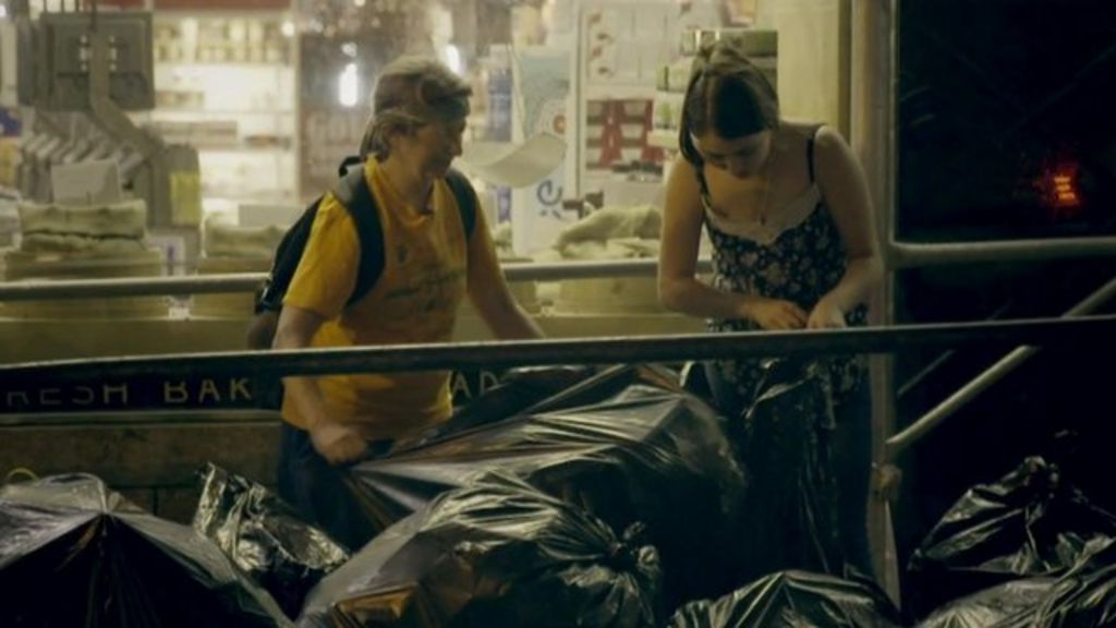 Dumpster divers seek out free food as prices increase - BBC News