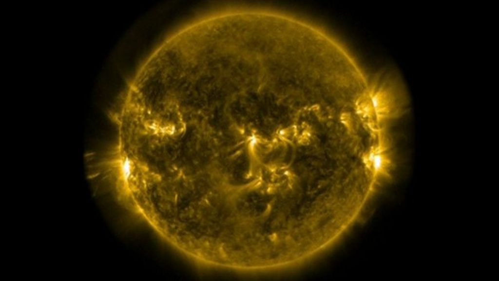 Footage of powerful solar flares released by Nasa - BBC News