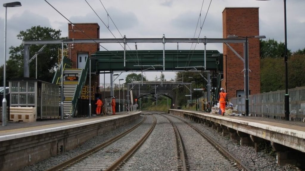Barnt Green to Redditch rail line reopened after redevelopment - BBC News