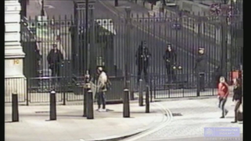 Met Police release new CCTV of 'plebgate' incident - BBC News