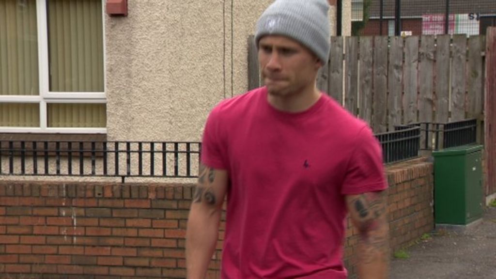 Fight fans unite behind Carl Frampton - BBC News