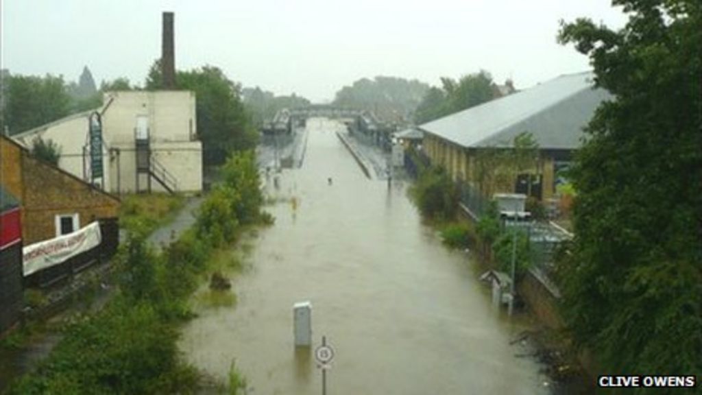 Moreton-in-Marsh flood prevention work may start 'within months' - BBC News