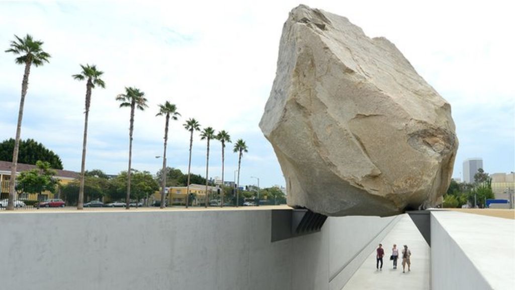 Levitated Mass: Giant boulder's journey to Los Angeles - BBC News
