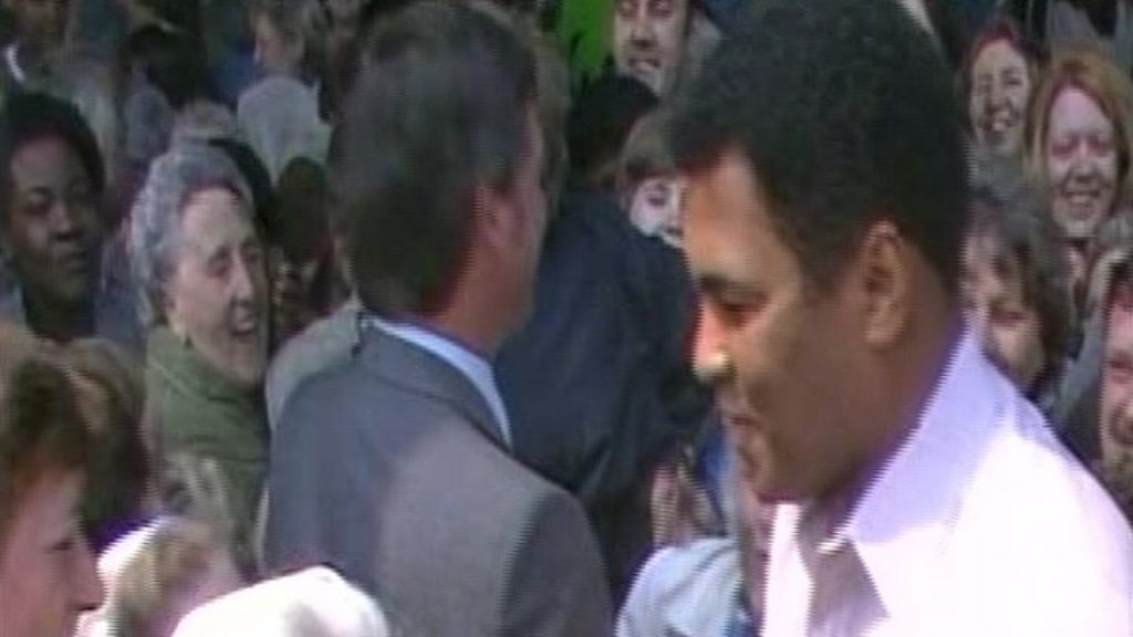 Muhammad Ali in Birmingham in 1984 - BBC News