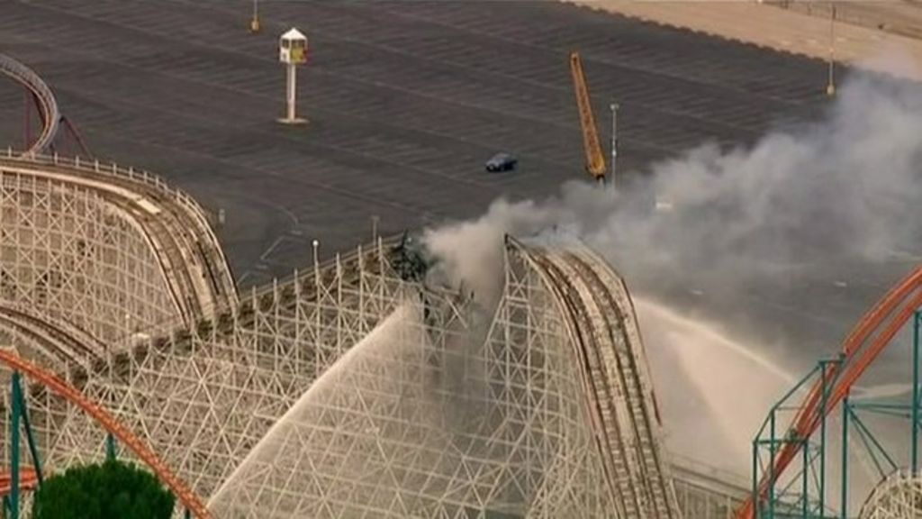 Magic Mountain wooden rollercoaster collapses in fire - BBC Newsround