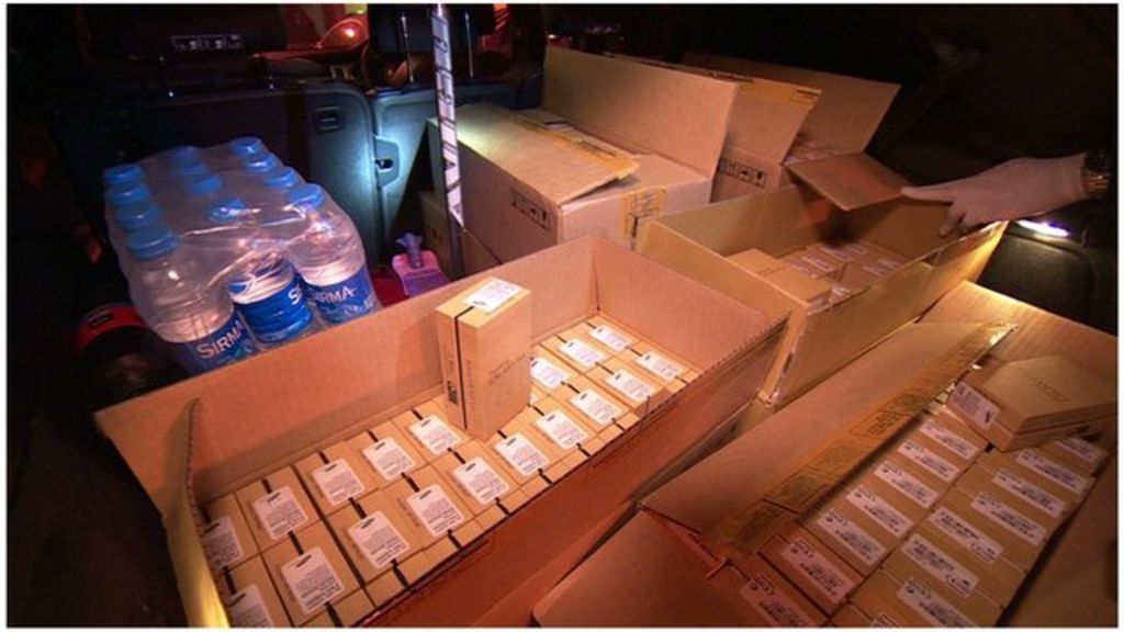 More than 1,000 mobile phones seized in London police raids - BBC News