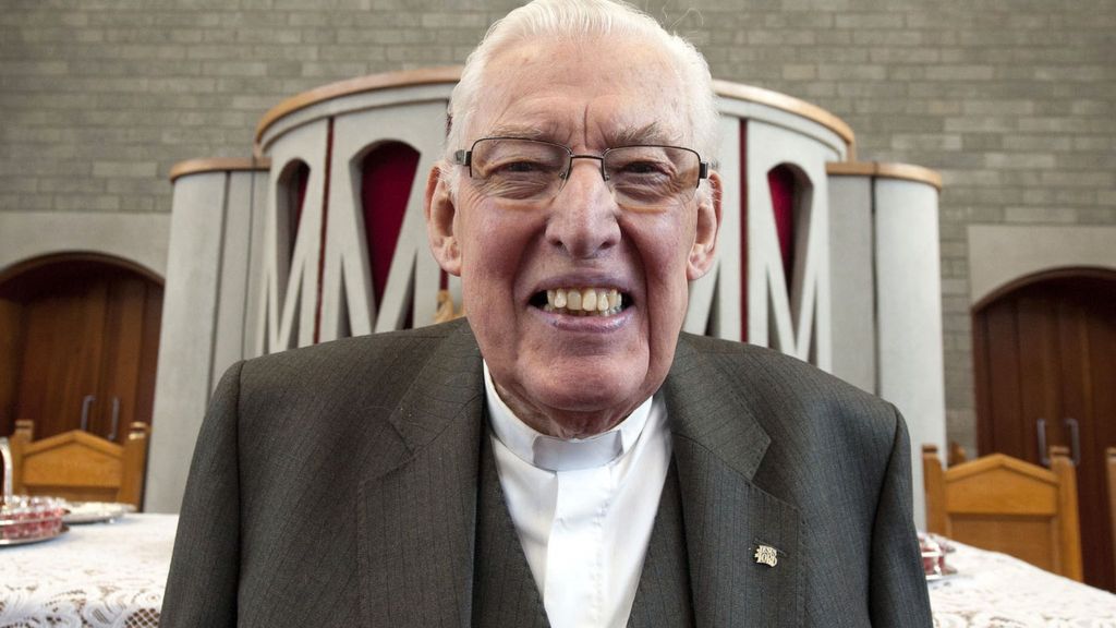 Ian Paisley: Free Presbyterian Church pays tribute - BBC News