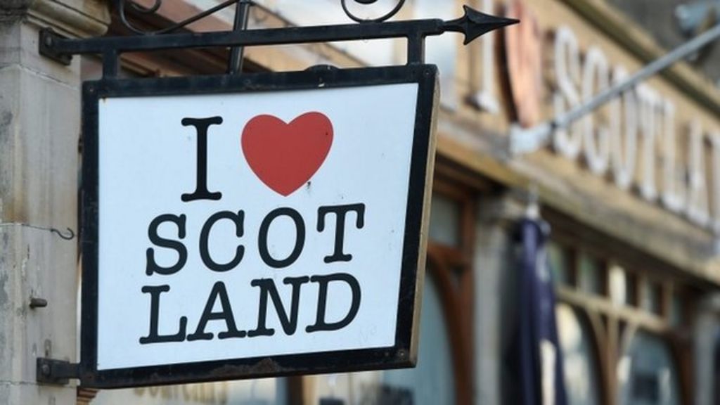 Ron Davies and Eluned Morgan divided over Scotland referendum - BBC News