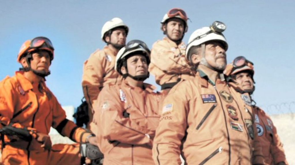 Mexico's earthquake elite rescue group of 'moles' - BBC News