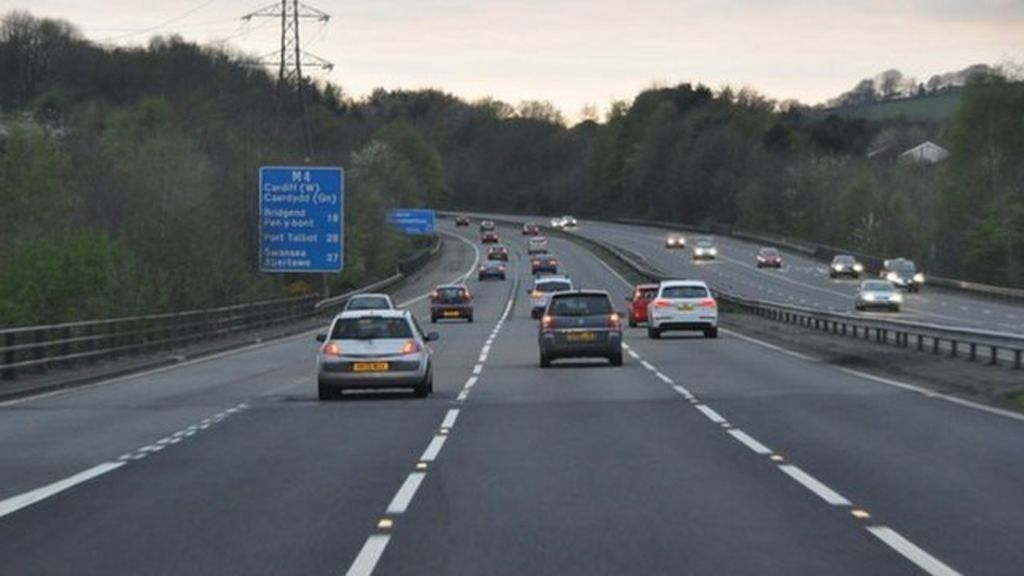M4 junction 32 lane opened by minister - BBC News