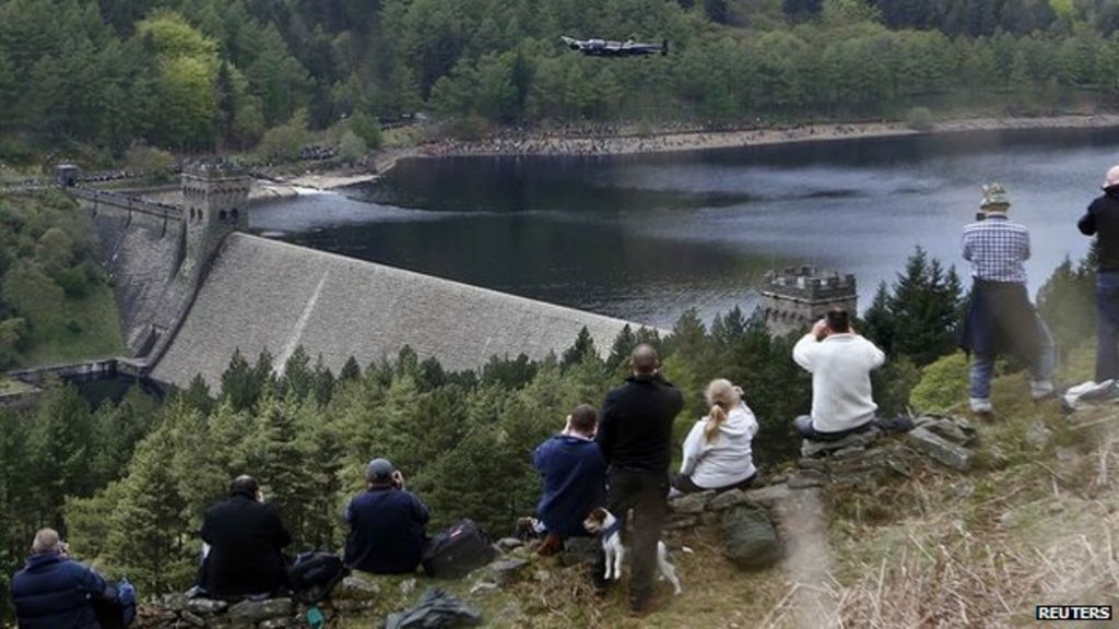 Lancasters to fly over 'Dambusters' Derwent Dam - BBC News