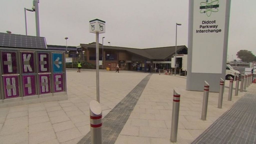 Didcot Parkway railway station £8m revamp complete - BBC News