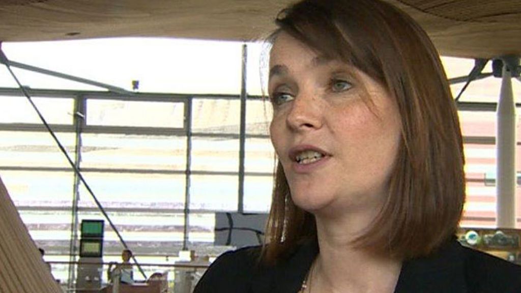 Kirsty Williams says Wales must speak with 'one voice' - BBC News