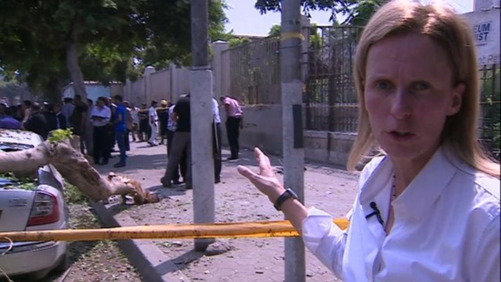 At scene of deadly Cairo bomb blast - BBC News
